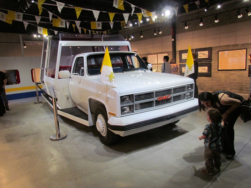 La papamobile attire 15 000 personnes à Nicolet - Le Courrier Sud