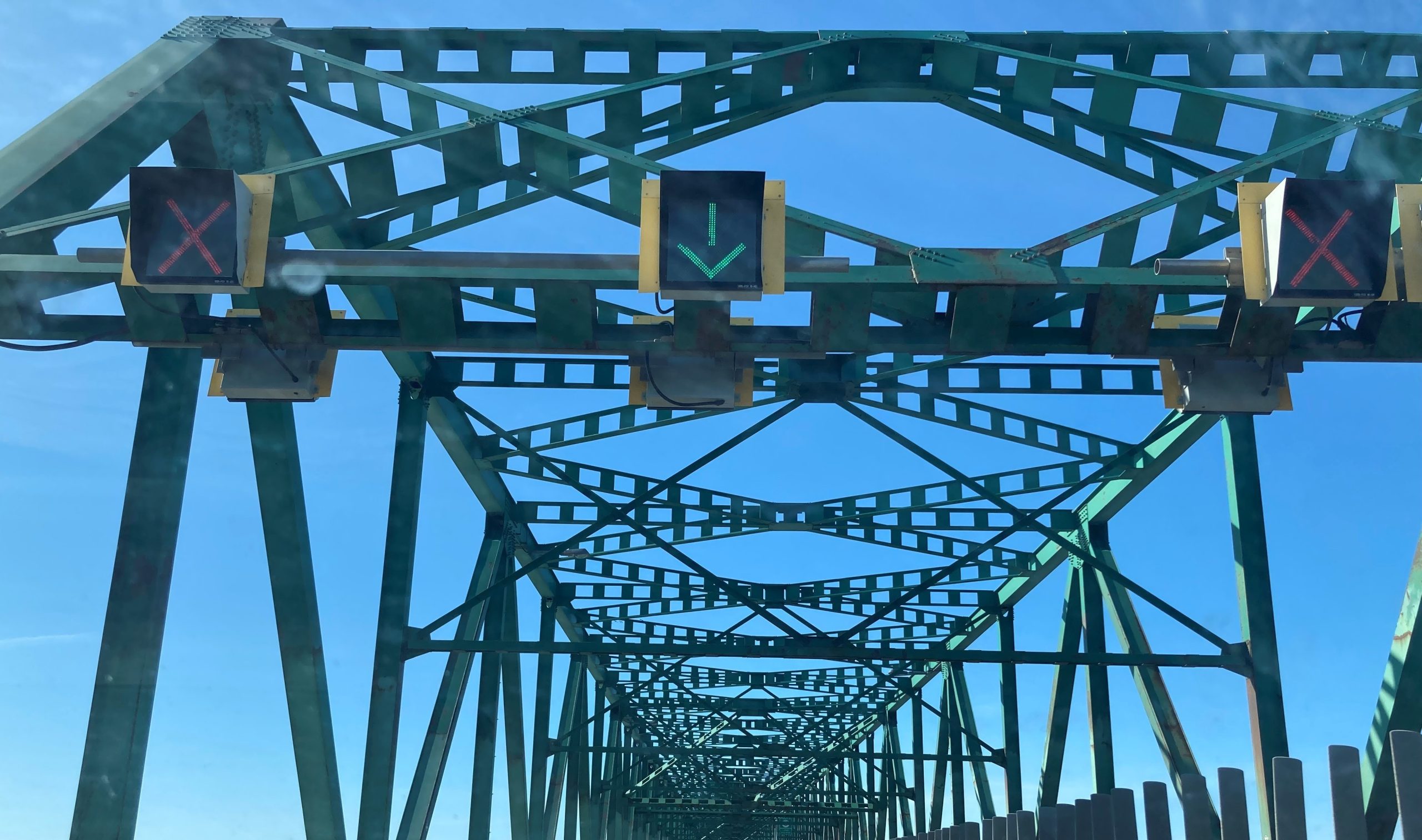 Pont Laviolette: la réouverture des voies repoussée - Le Courrier Sud